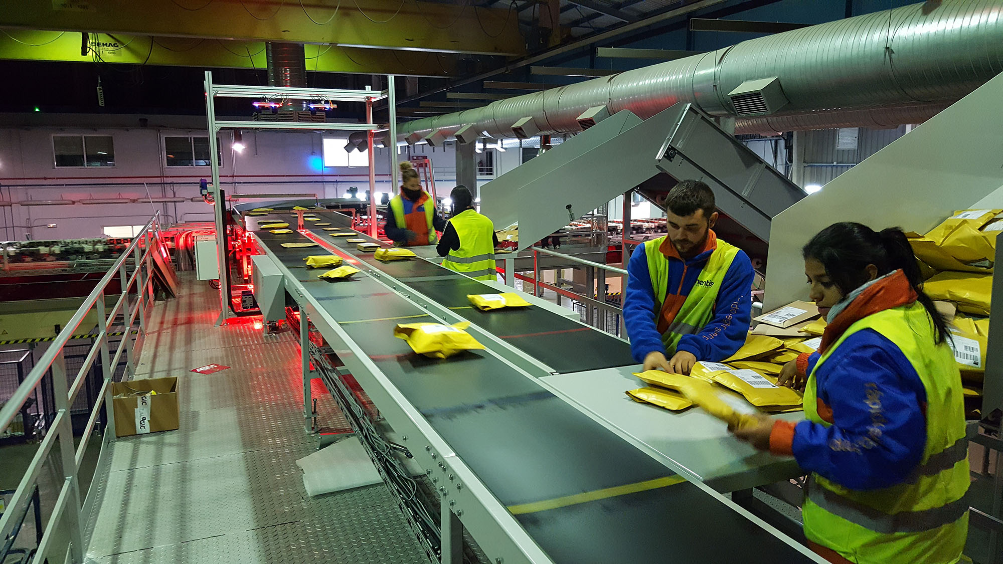 Postal & Parcel Logistics: Automation for Sorting Hubs | Transitic